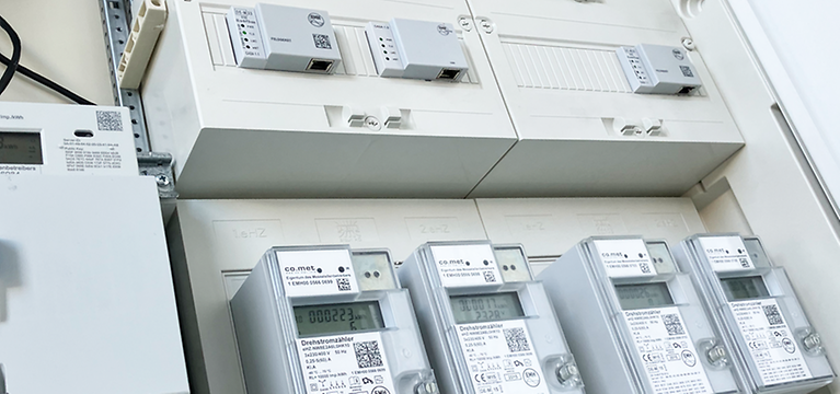 Smart metering systems and smart meter gateways